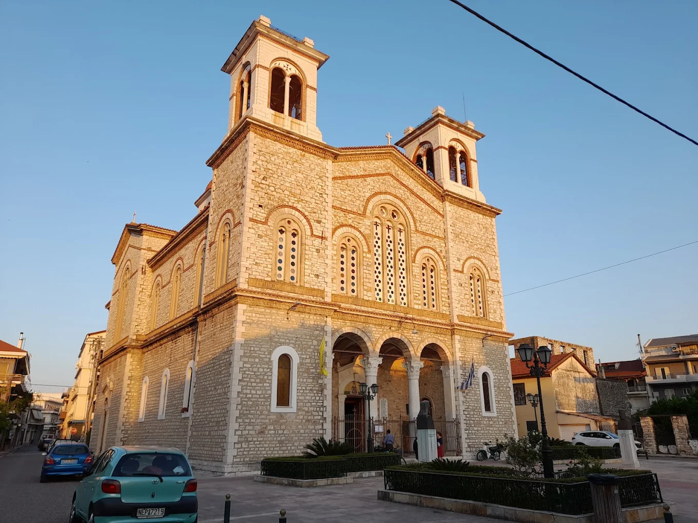 Σε βαρύ κλίμα πραγματοποιήθηκε η κηδεία του Γιώργου Παυλάκη ...